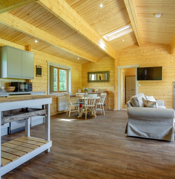 Two Hoots – Peckmoor Farm Lodges