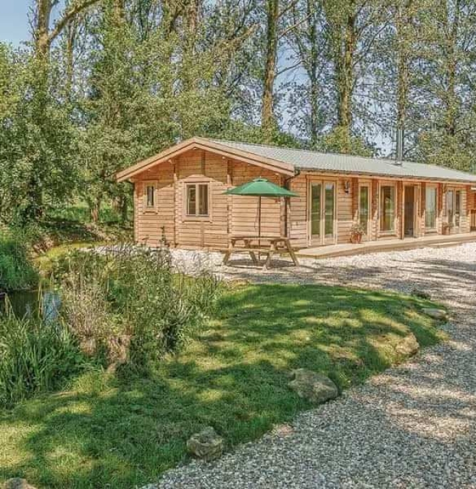 Waters Edge – Peckmoor Farm Lodges