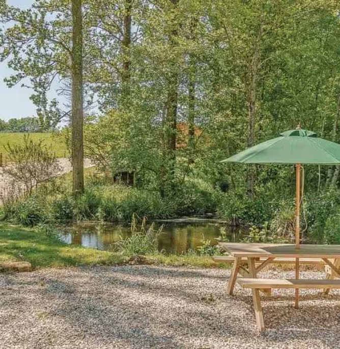 Waters Edge – Peckmoor Farm Lodges